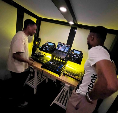 Studio Hire | London | LSA DJ & Music Production Courses