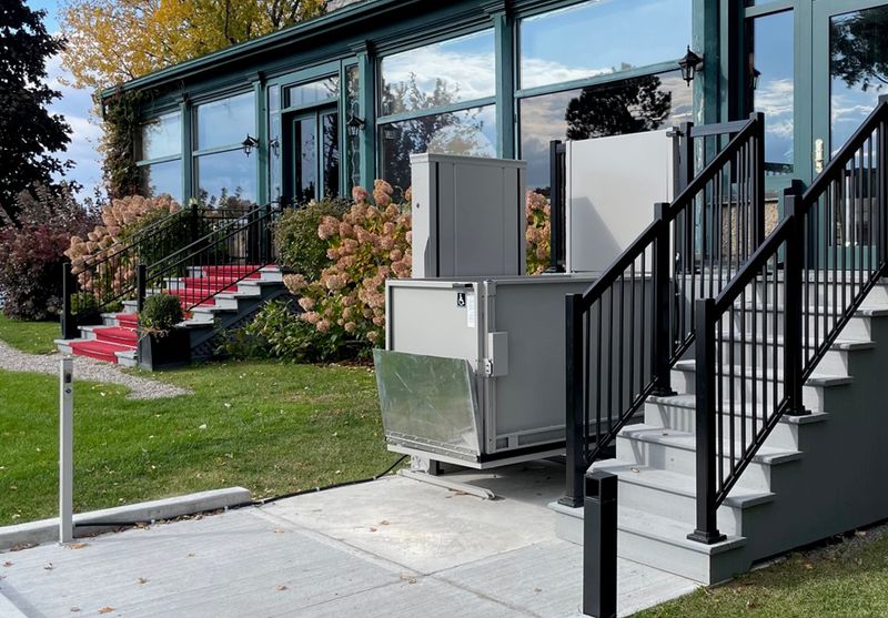 Atlas | VISTA Vertical Platform Lift