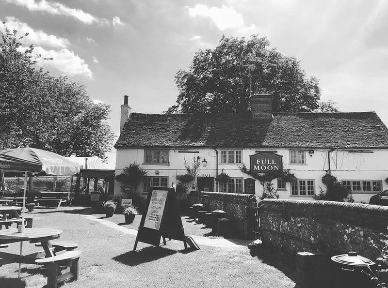 Restaurant & Menu | The Full Moon Pub