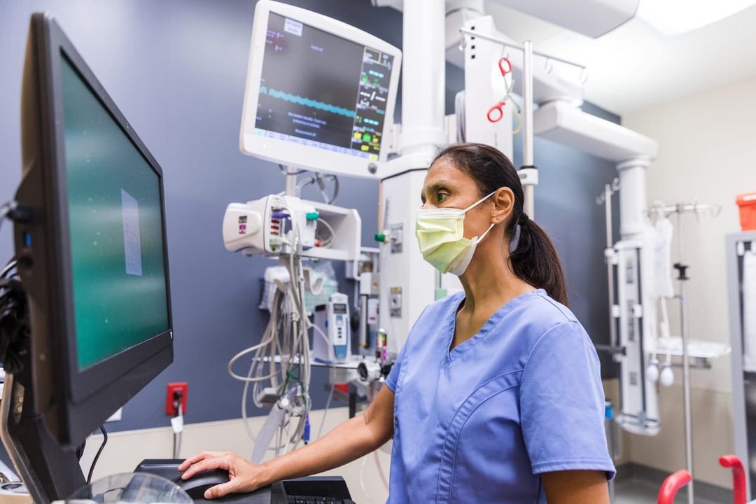 What is an ICU Nurse & What Do ICU Nurses Do
