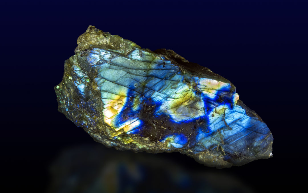 Labradorite: Meaning, Healing Properties and Powers