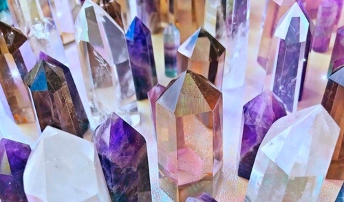 Crystal Identification: Best Identifier Apps, Stone Color Charts and Guides