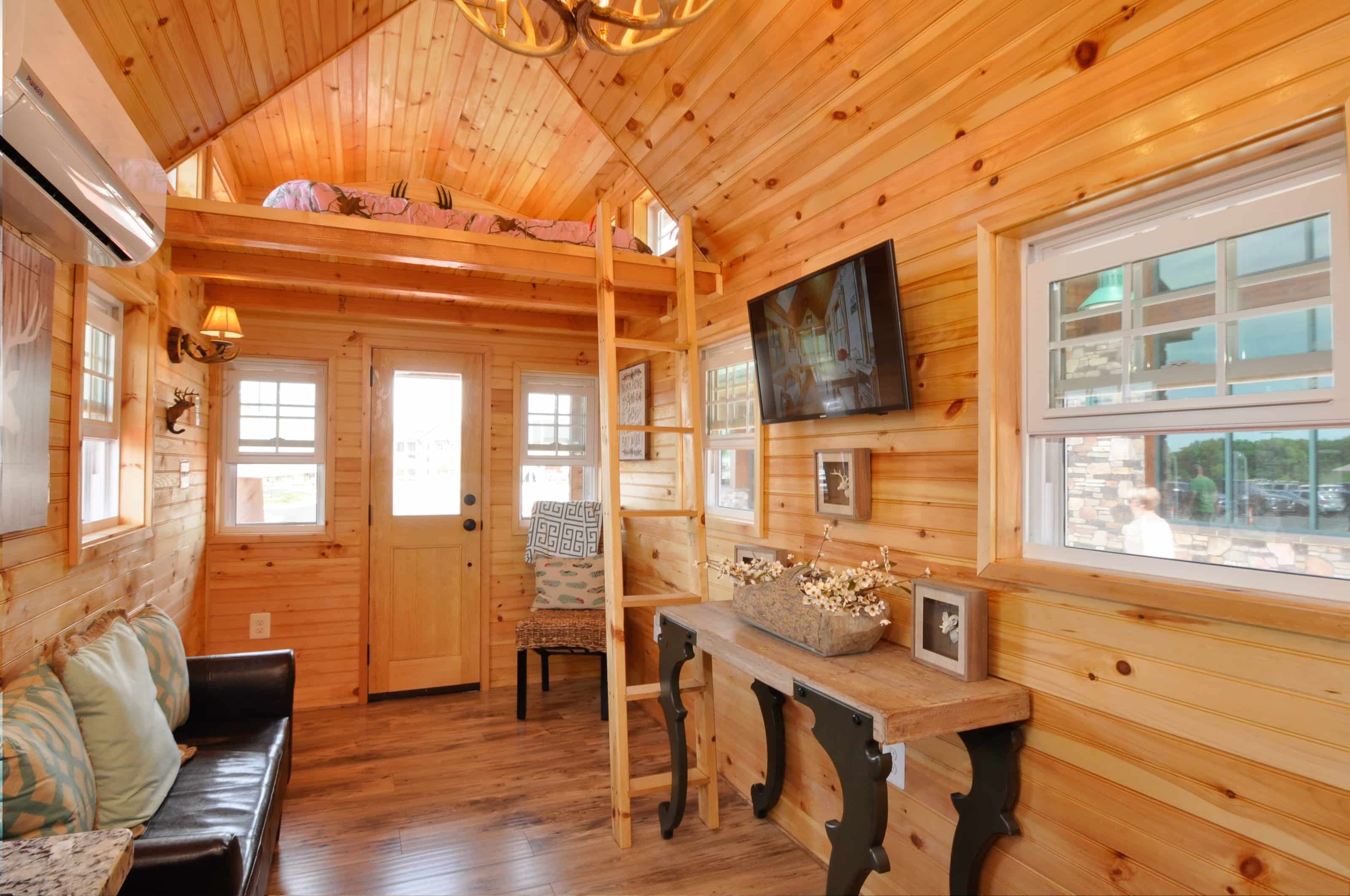 MOUNTAINEER Model: Tiny House Building Company MOUNTAINEER Model: Tiny House Building Company