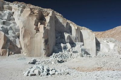 Large Pivoting Chute Handling 2” Chunks & Smaller Gypsum Rock | Vortex