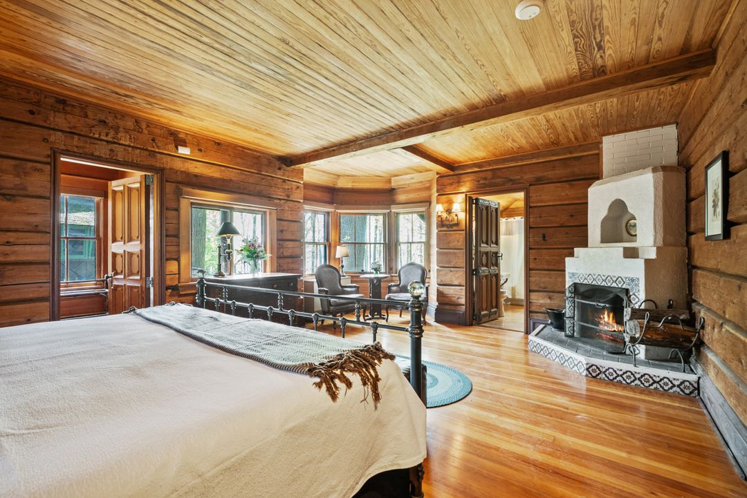 Lodging Accommodations - WI Lake Resort | Stout’s Island Lodge