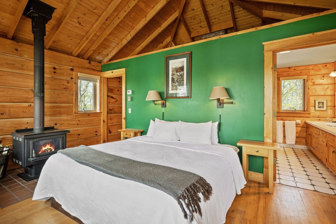 Lodging Accommodations - WI Lake Resort | Stout’s Island Lodge