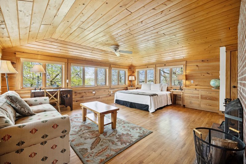 Lodging Accommodations - WI Lake Resort | Stout’s Island Lodge