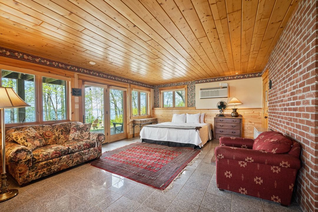 Lodging Accommodations - WI Lake Resort | Stout’s Island Lodge