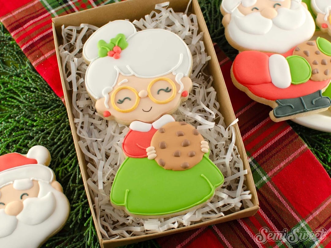 How to Make a Mrs. Claus Cookie Set