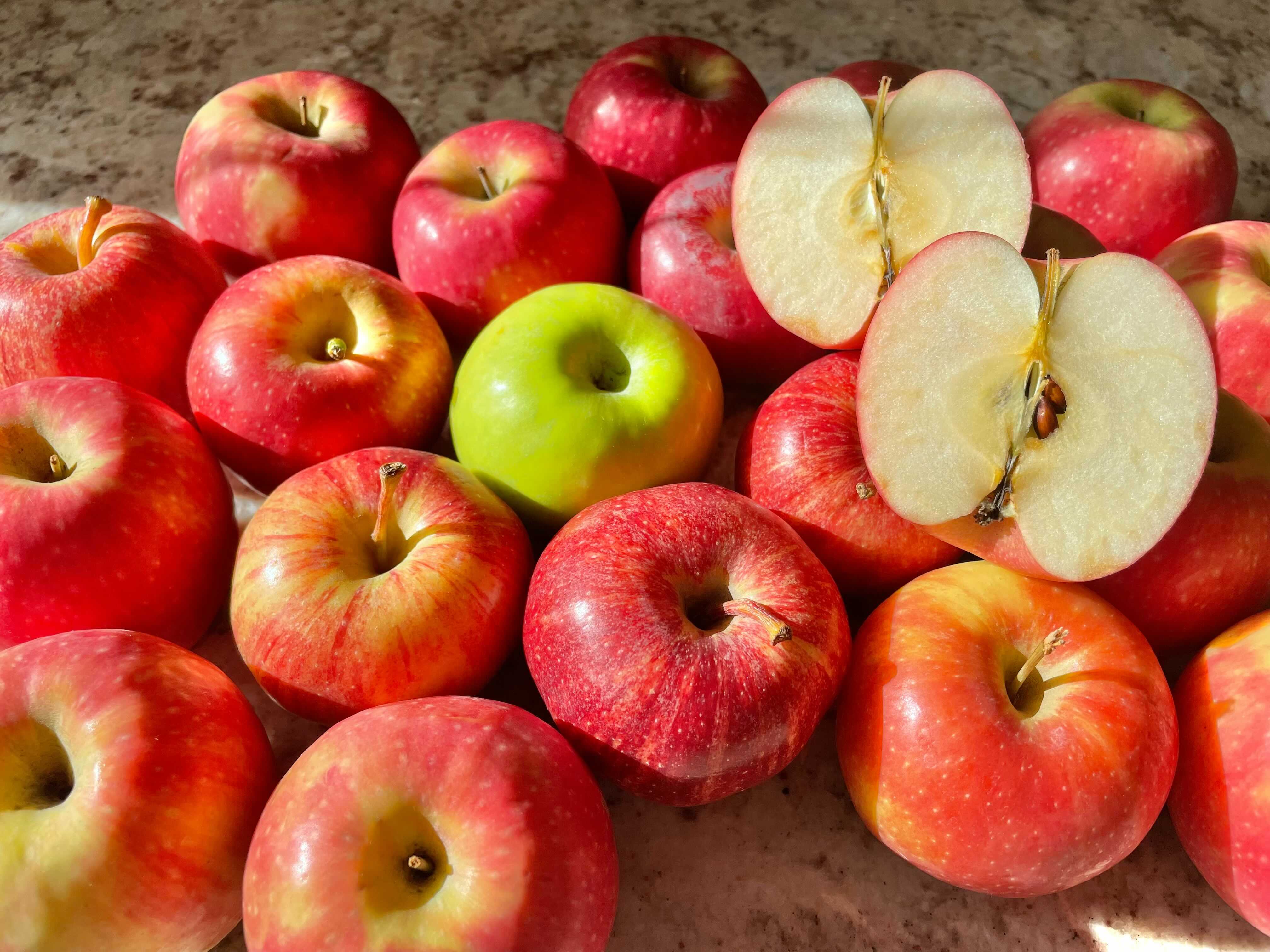 20 Appealing Apple Facts