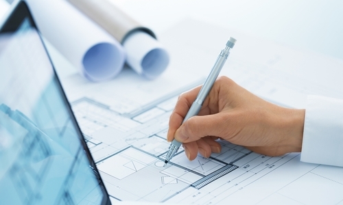 Bygga hus: En komplett guide (pris, regler, process)