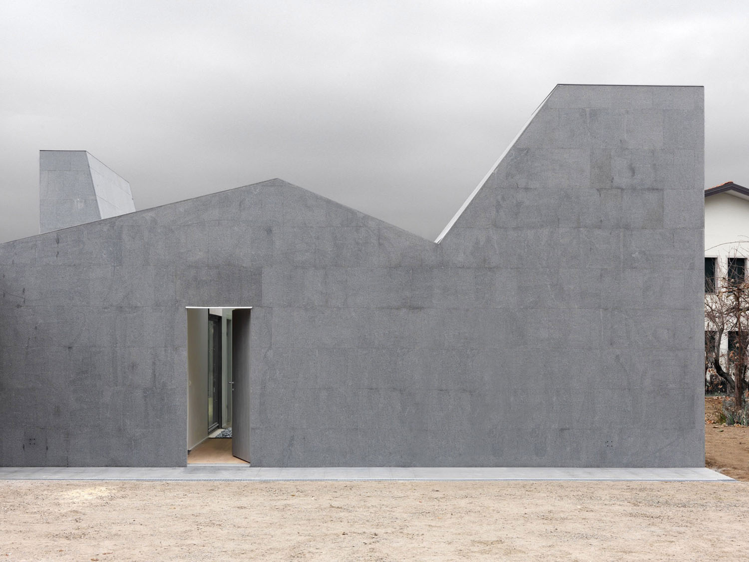Wiggly House by ifdesign