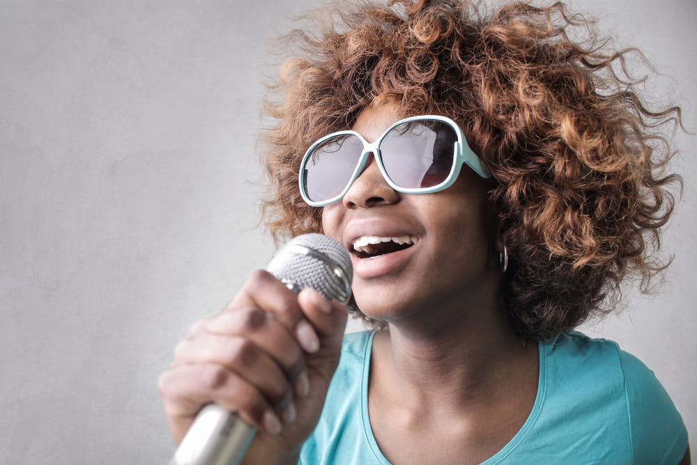 Health Benefits of Singing in the Shower | Incadence Music Therapy Blog