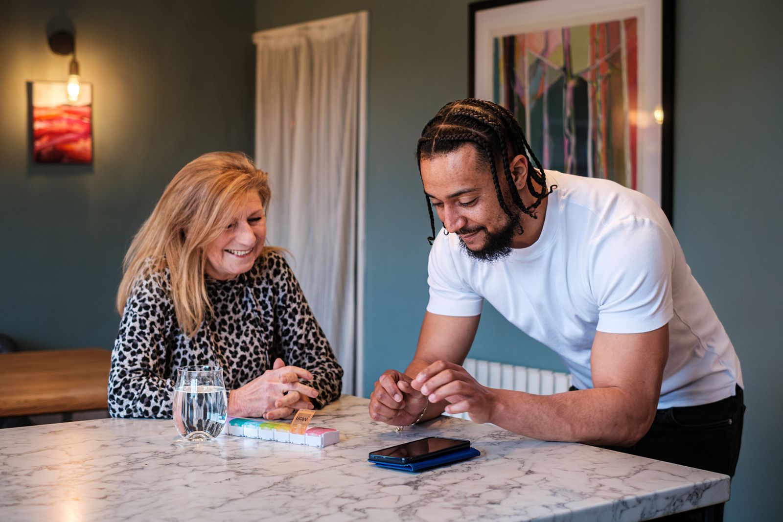 What are the main duties and responsibilities of a care worker ...