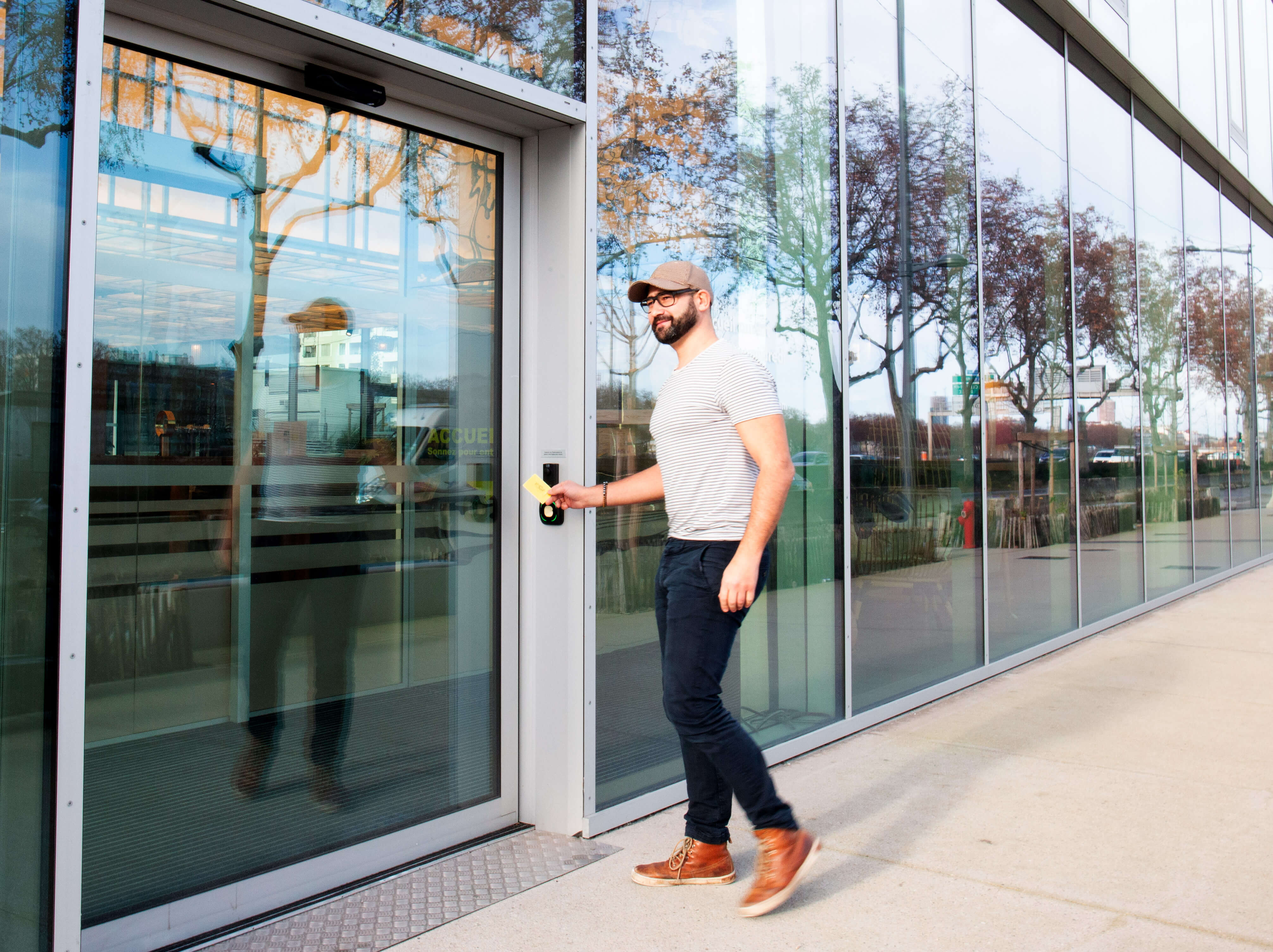 Tout ce qu'il faut savoir d'un système de contrôle d'accès par badge ...
