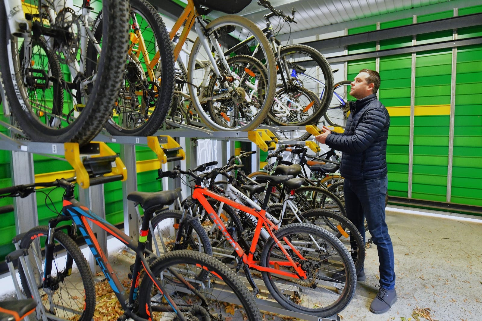 Peste 500 de locuri noi de parcare pentru biciclete în sectorul 6 din Bucureşti