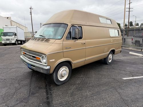 Rent the 1973 Dodge Tradesman | Top Shelf Picture Vehicles
