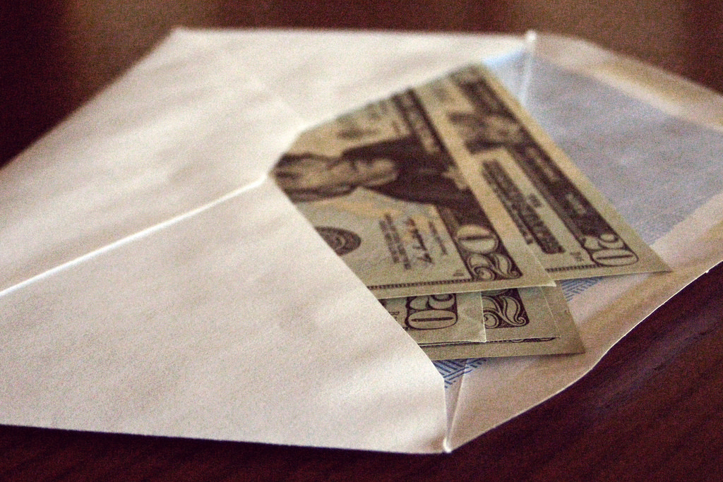 Tips on Tipping: Who to Tip and How Much to Give