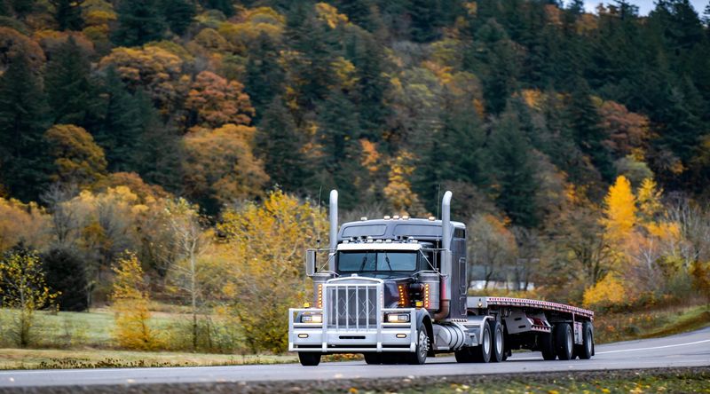 Is It Worth Switching from Dry Van to Flatbed as an Owner-Operator?