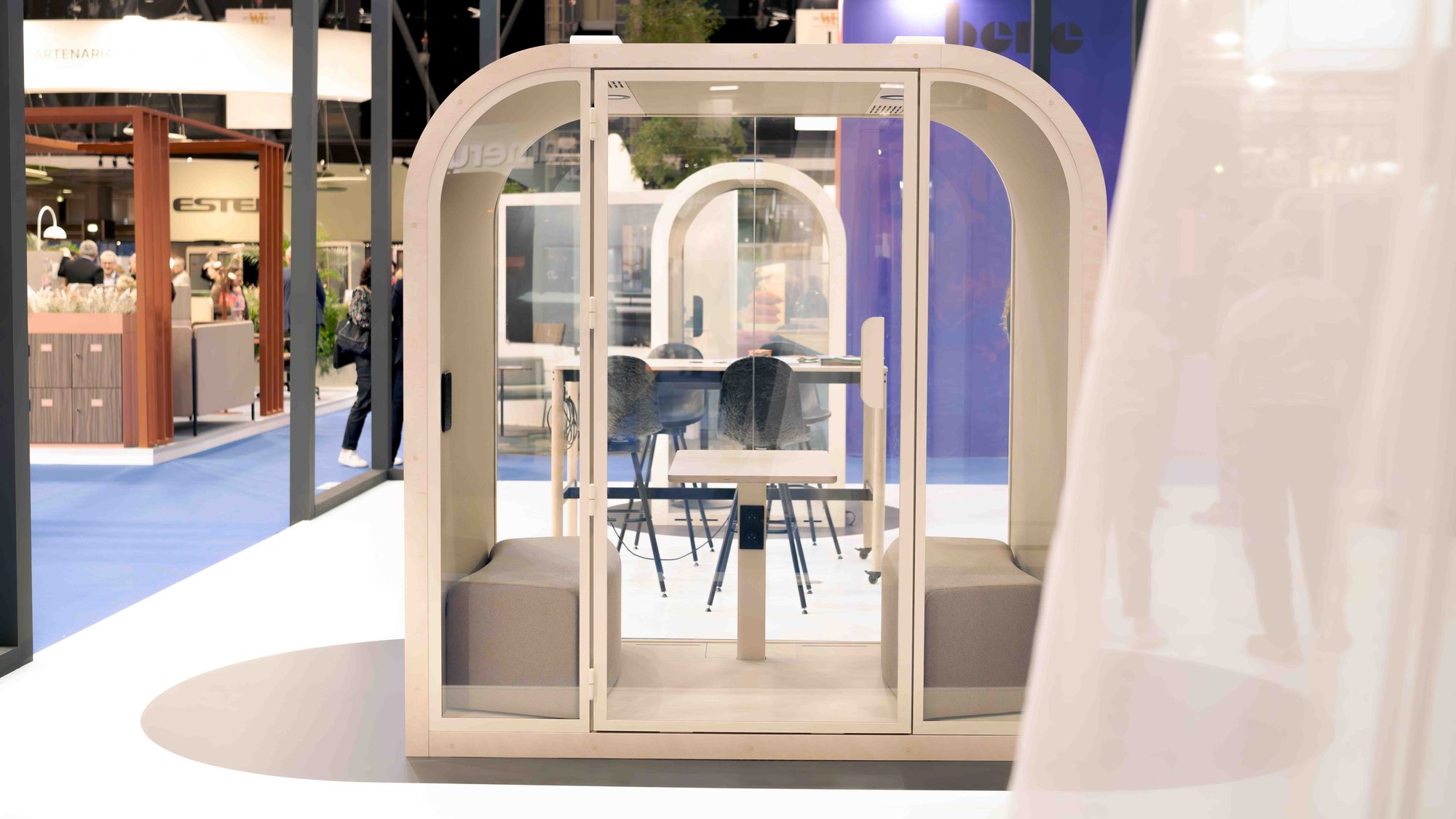 Leet Design | Acoustic and connected office furniture