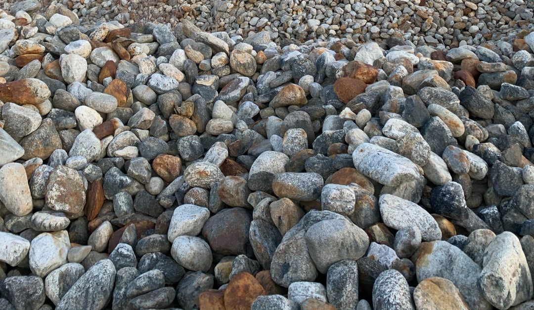 Red Landscaping Stone: Where to Find it & How to Use it - Landscape ...