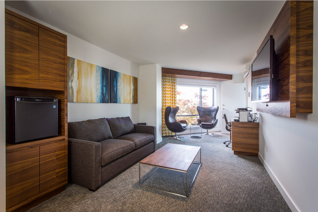 Home [www.qualicumbeachinn.com]