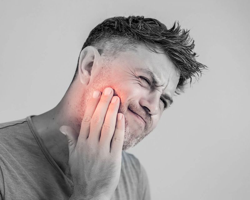 Your Options to Fix a Tooth Broken in Half Tooth