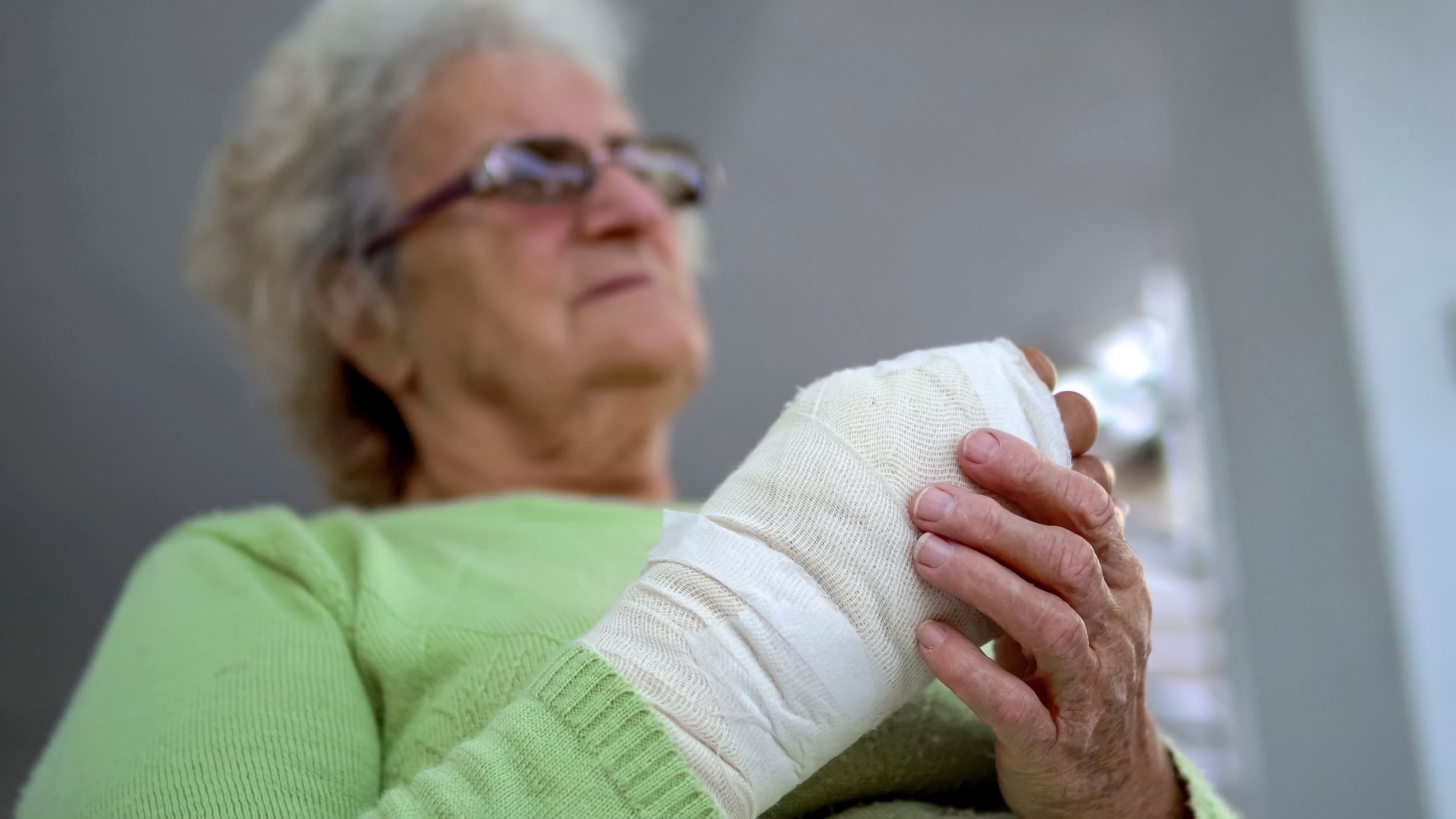 Elderly Wrist Fractures: Causes and Treatment Options