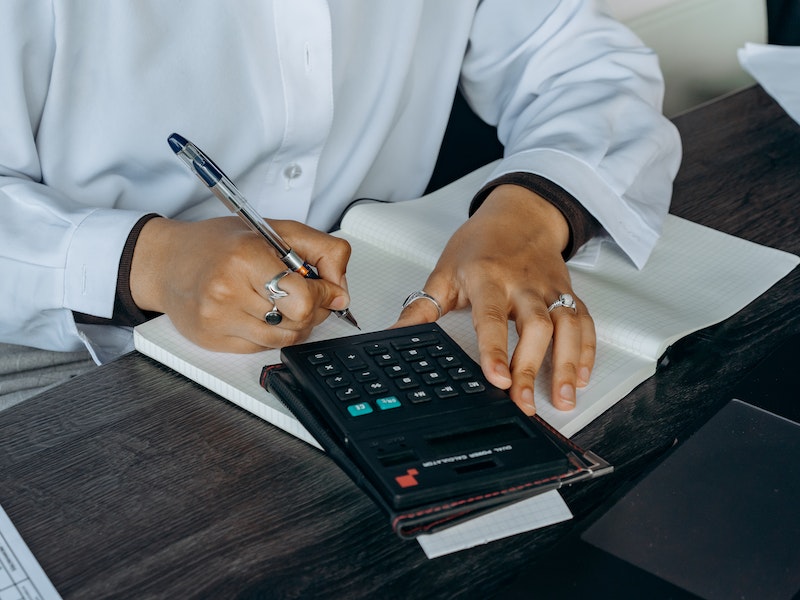 How to calculate earnings on excess Roth IRA contributions?