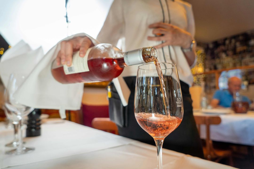 Service Charge vs Tip: Understanding the Difference