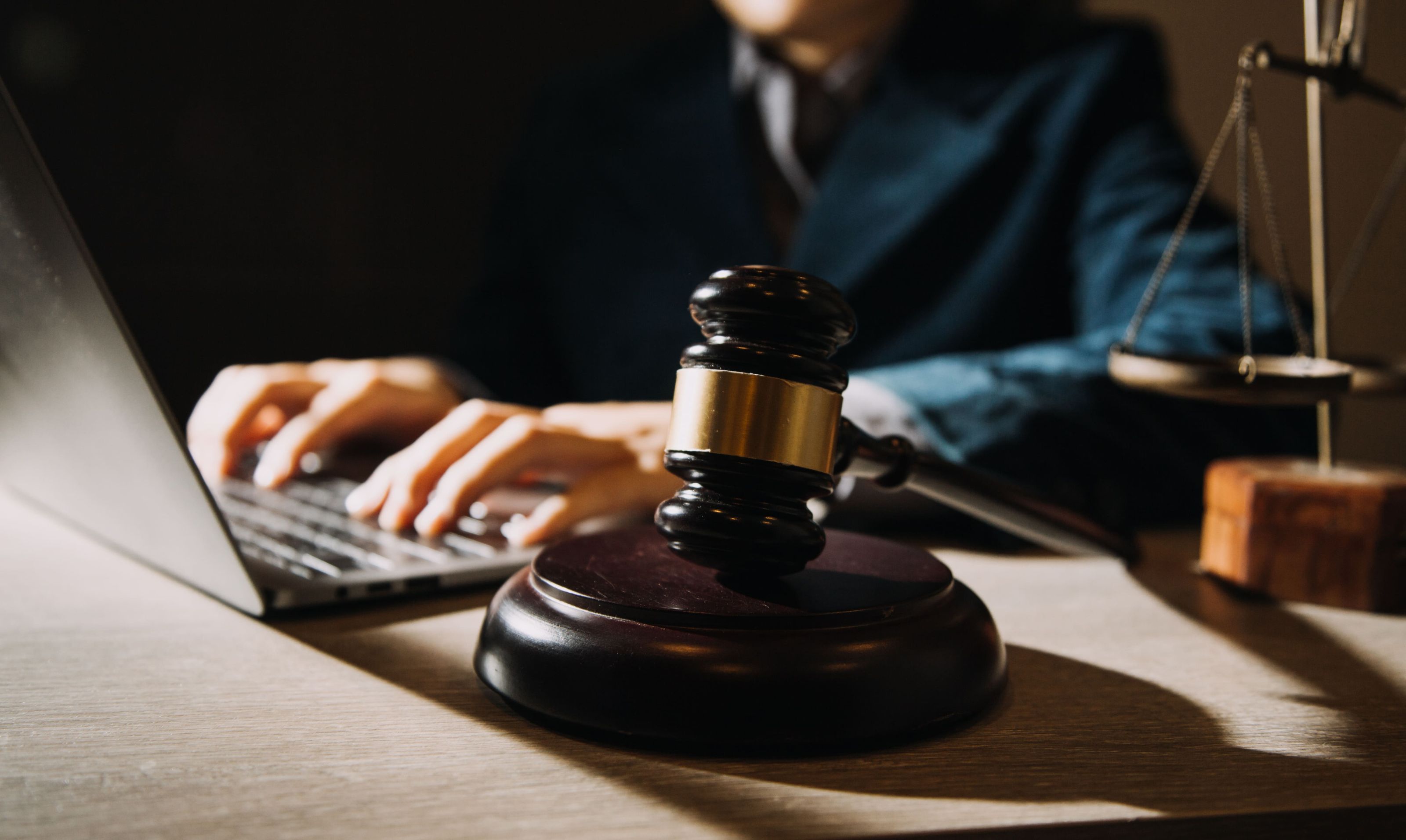 Difference Between Mediation and Arbitration | Key Insights