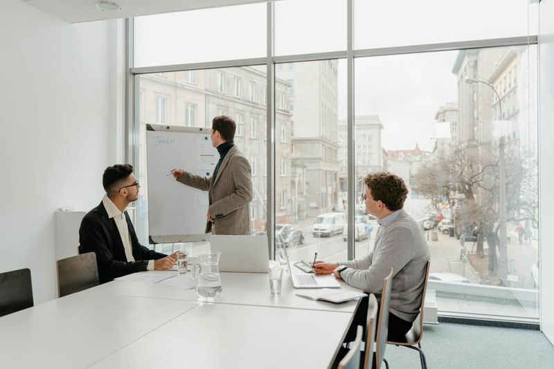 Team reflection guide + 10 Questions to ask your employees | Surf Office