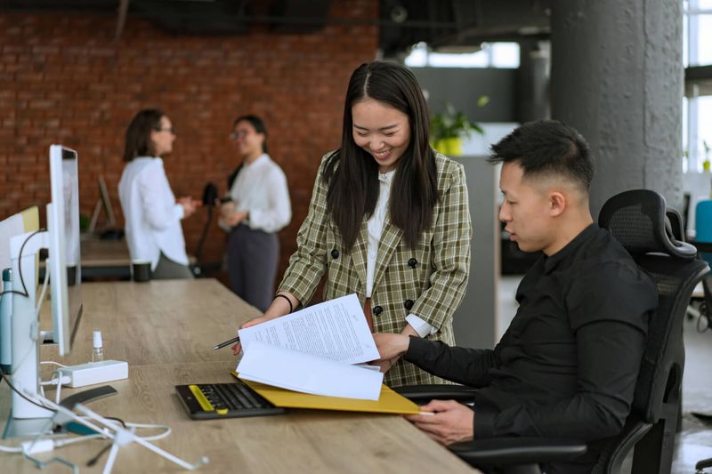 An 8-step guide to a strong onboarding buddy program | Surf Office