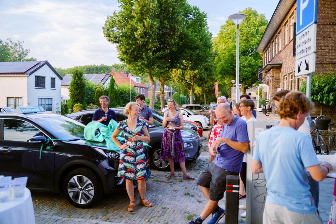 OnzeAuto | Samen met buren of collega's elektrische auto's delen