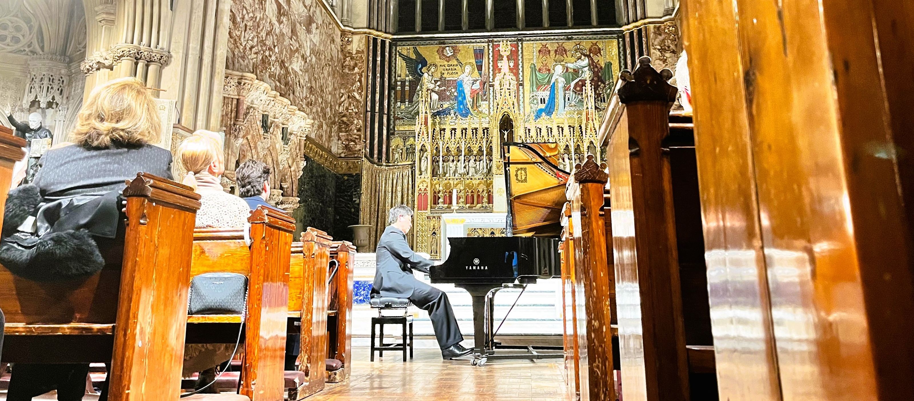 The King joins special Advent service at Farm Street Church celebrating ...