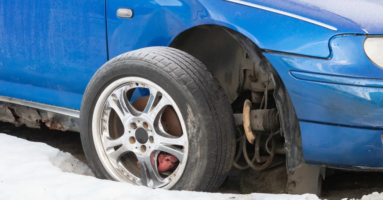 What To Do If Your Tire Falls Off While Driving? | CarShtuff