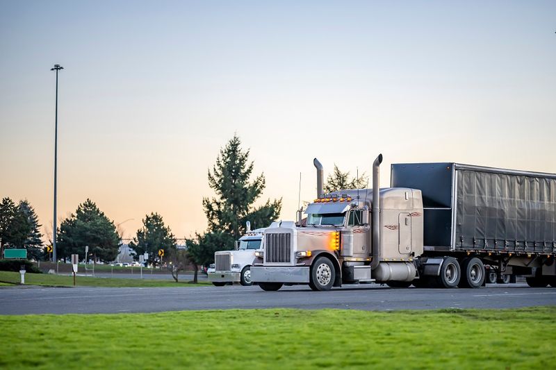 Conestoga Trailer Trucking & Freight Shipping Service | Cowtown Logistics