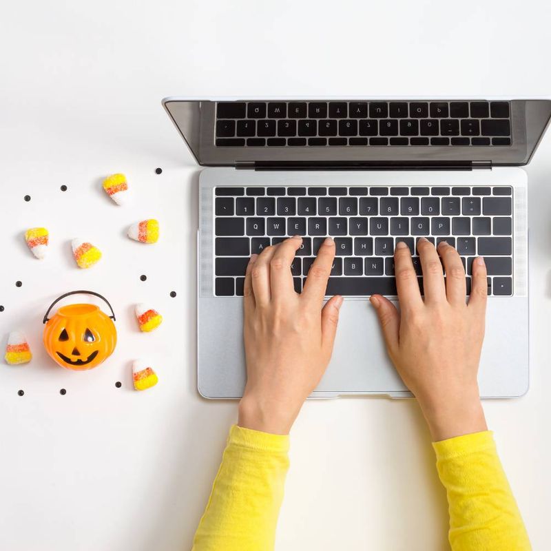 10 Virtual Office Halloween Ideas for Employee Engagement | Cooleaf
