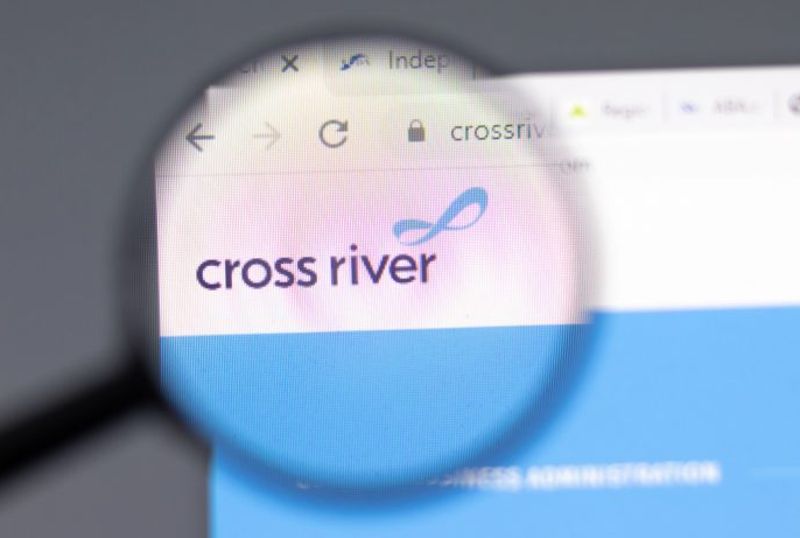 What Is the Bricks-and-Clicks Business Model? [2023 Update]