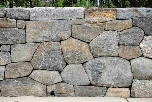 A Complete Guide to Outcropping Retaining Walls