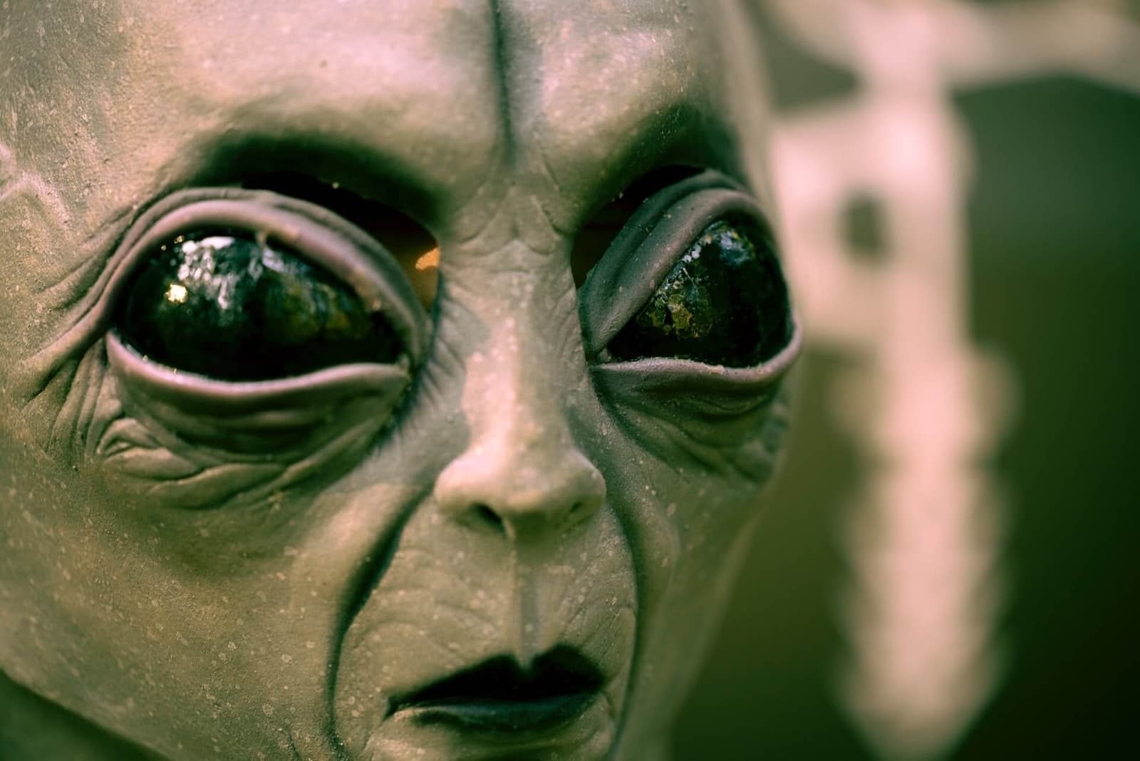 Top 8 Best Documentaries about UFO and Aliens Life