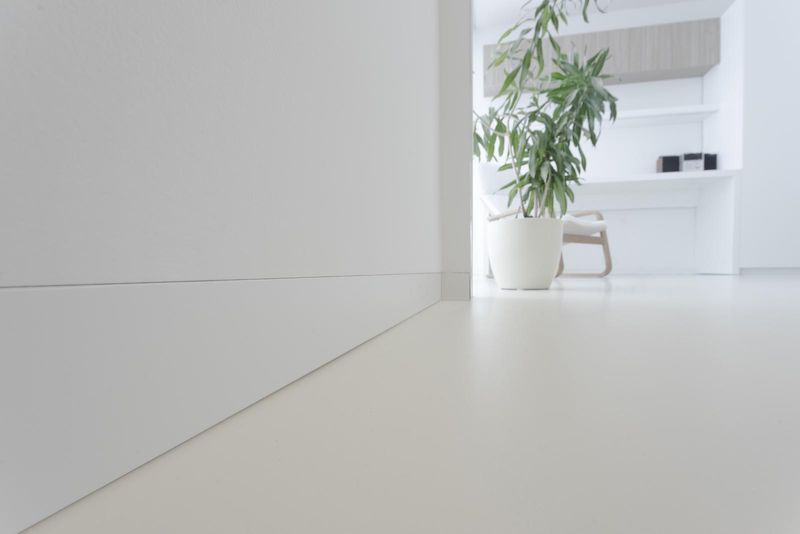 Modern flush baseboard Dorsis Linus | Angelbau