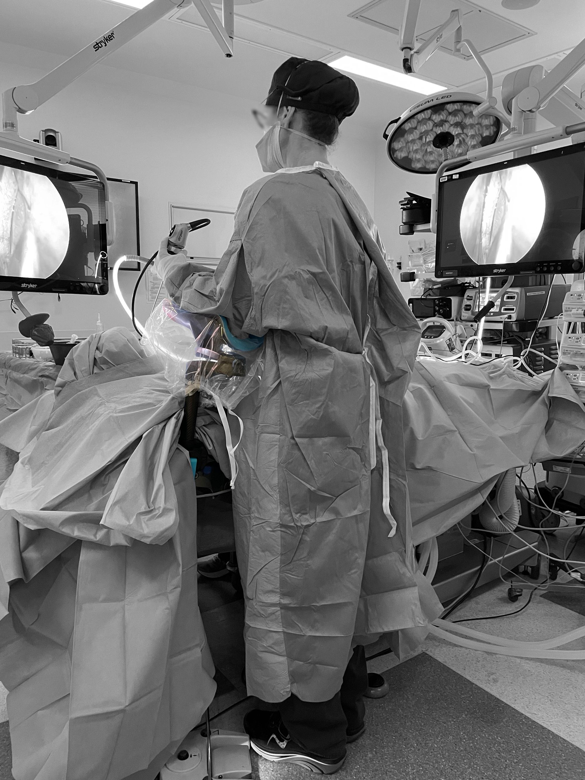 Clinician Arm Support - Surgical arm rest for medical practitioners