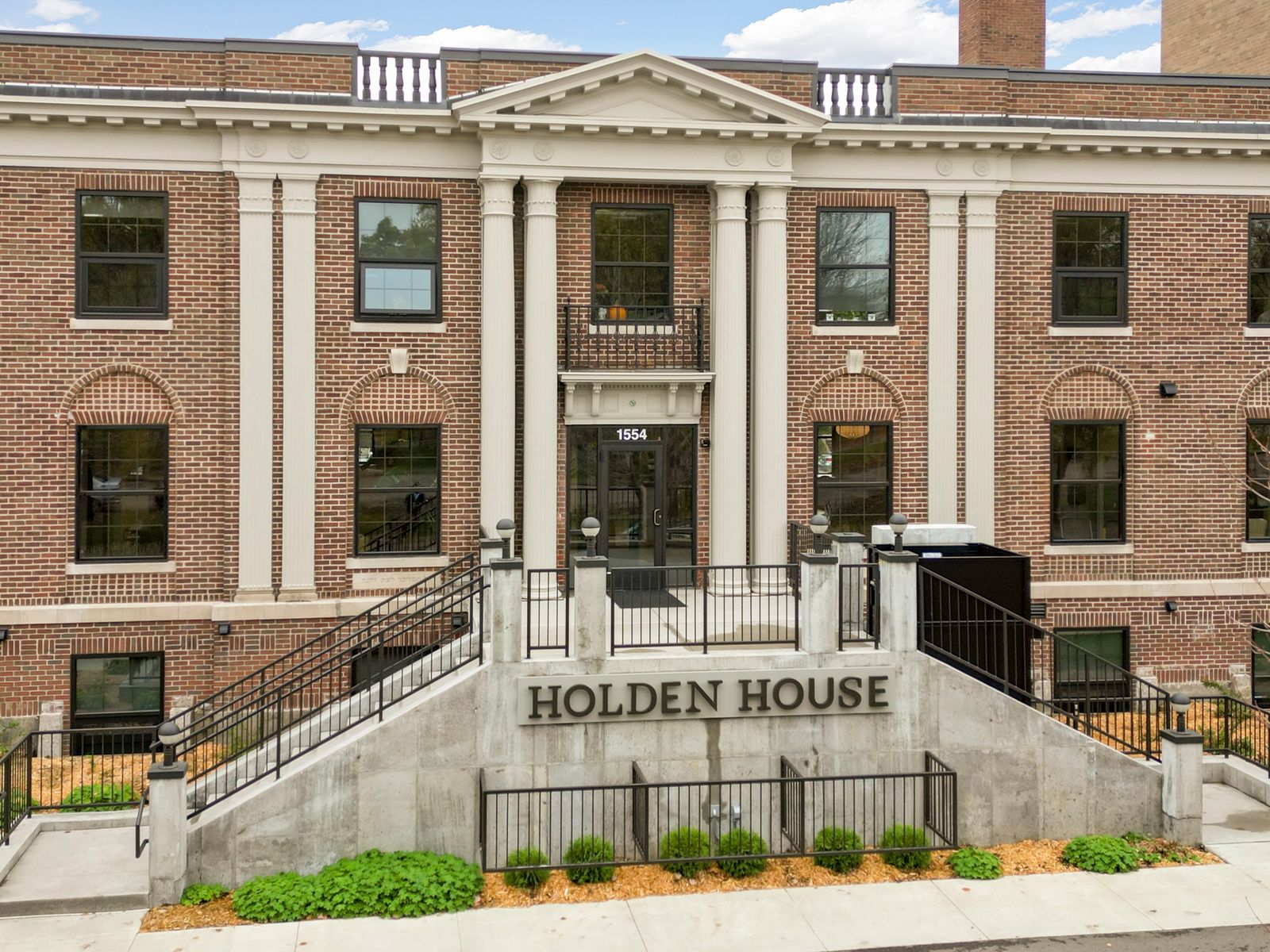 Holden House Apartments - Como, St. Paul, Minnesota