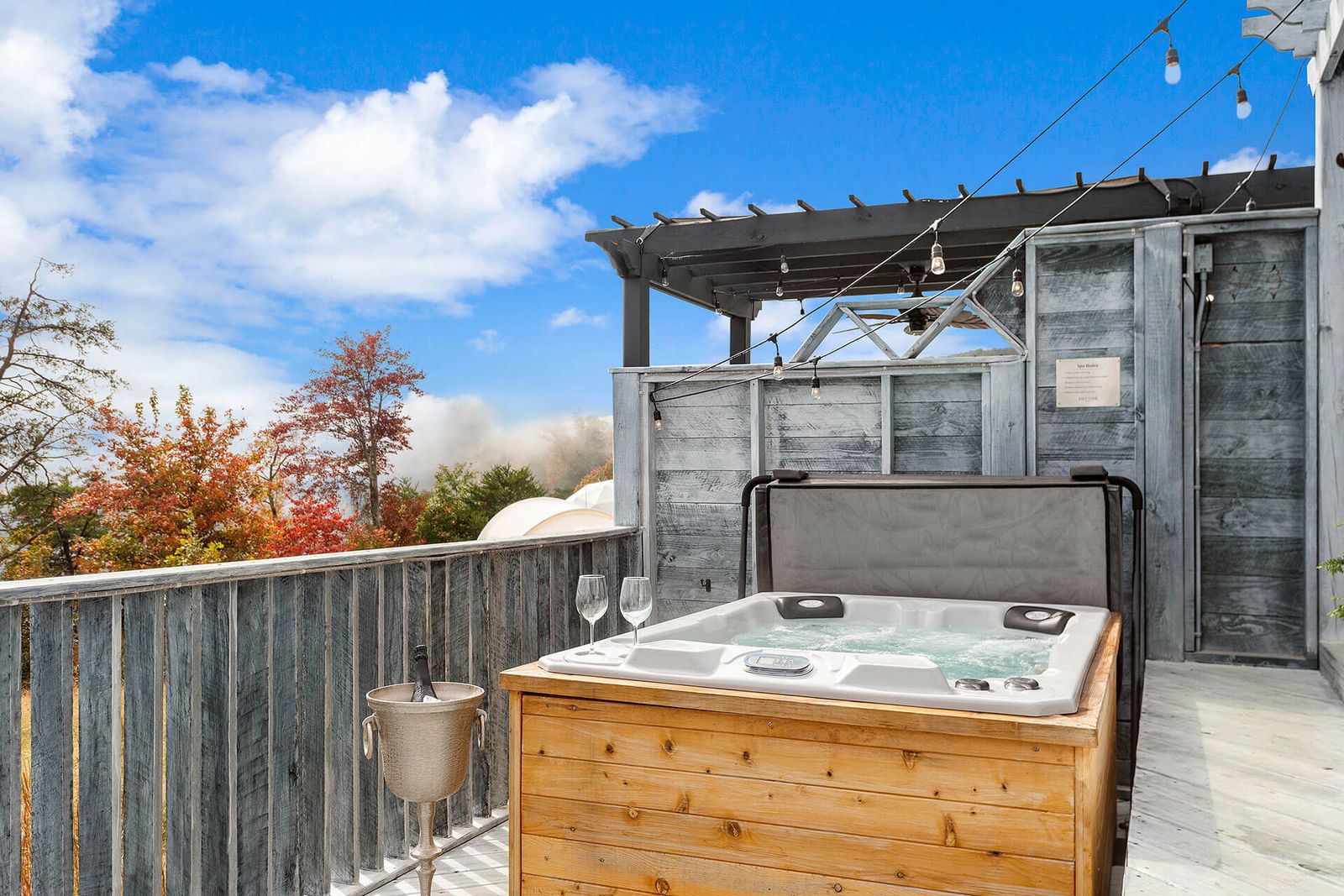 Luxe Dome - Bolt Farm Treehouse