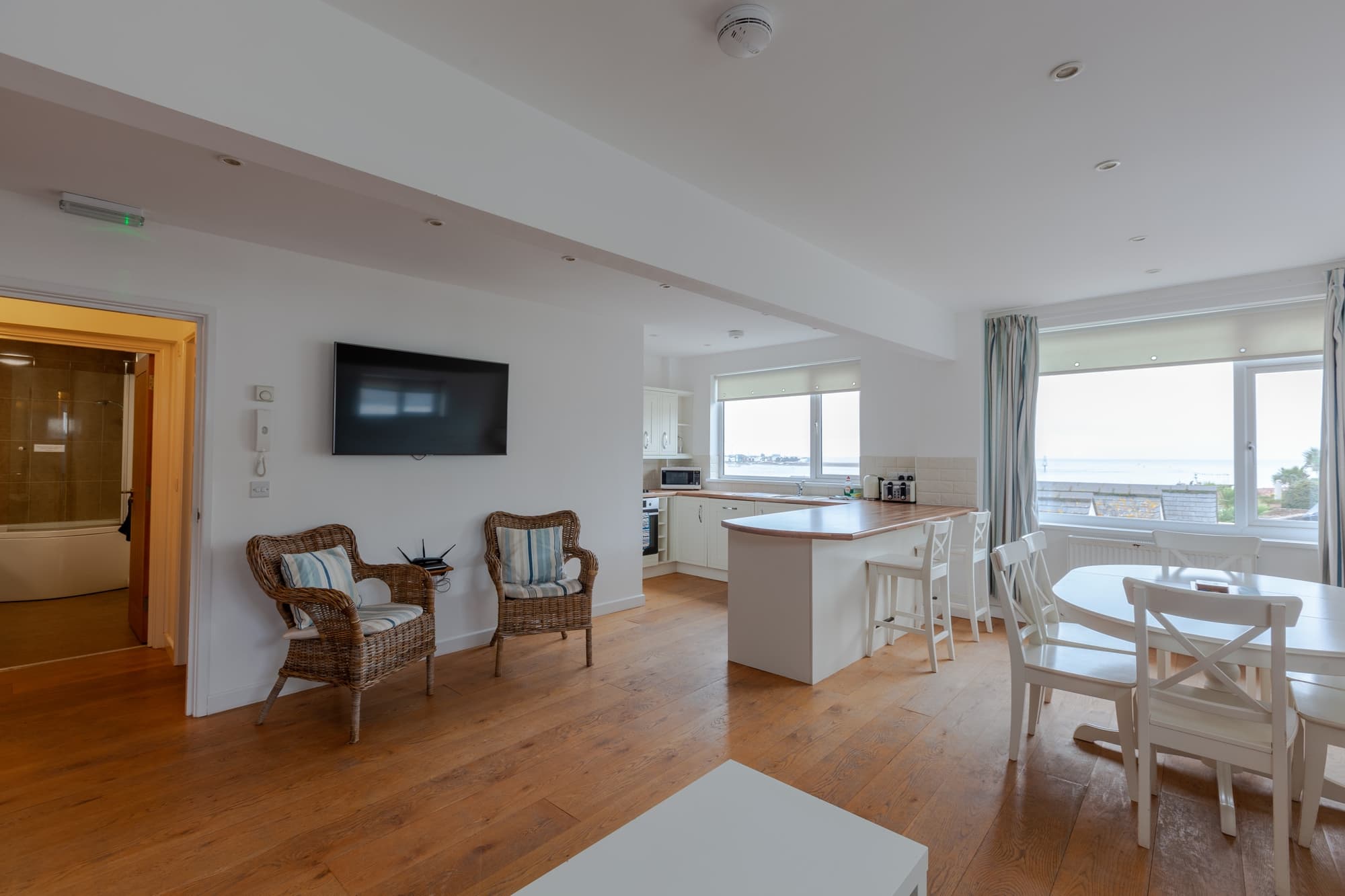 The Clipper & Apartments