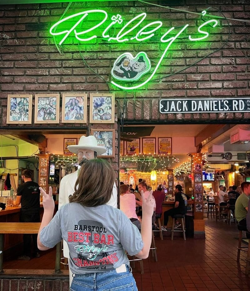 Riley's Bar & Grill