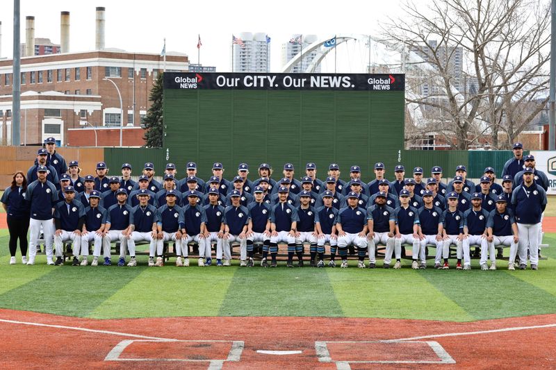 Edmonton Collegiate Hawks | Collegiate Baseball Program in Edmonton