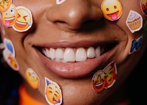 Inclusive Emoji Use in a Digital World: Emojis at Work, Done the Right Way