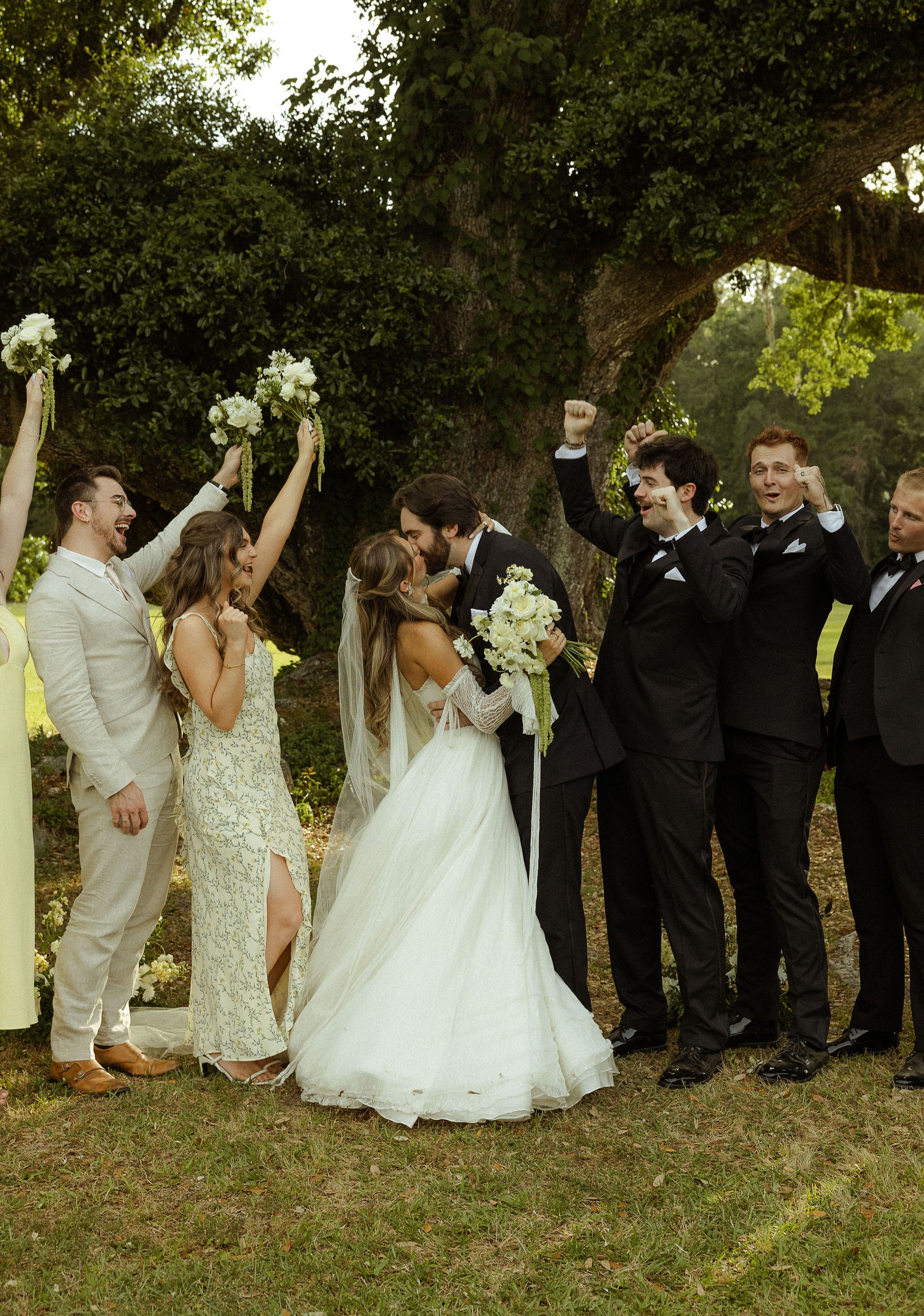 The Poppy Journal: From Mini To Grand: Your Wedding Bouquet Size Chart ...